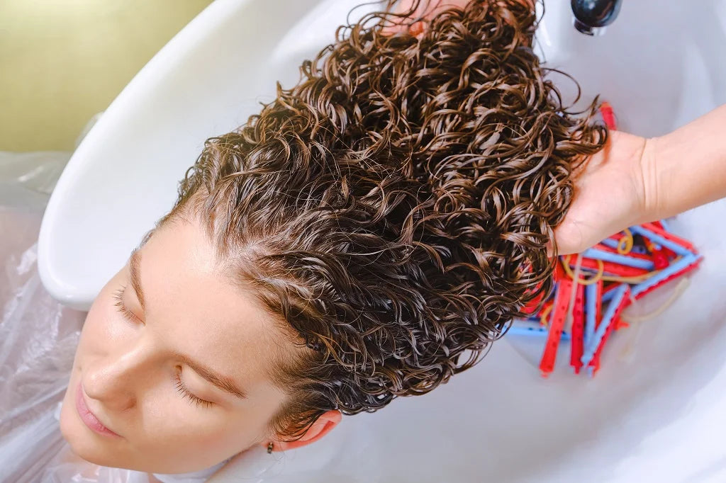 Squish to Condish Method for Curly Hair: Benefits & More! | Curlvana